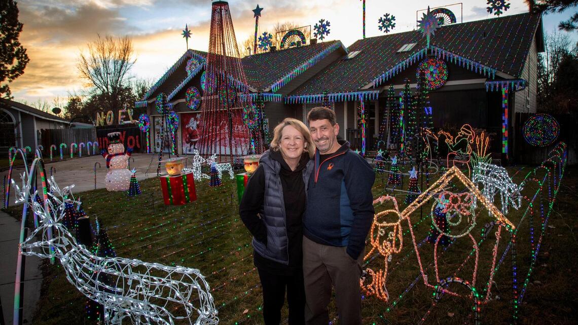 Volunteers from 4 states help Boise man put on holiday show | Idaho ...